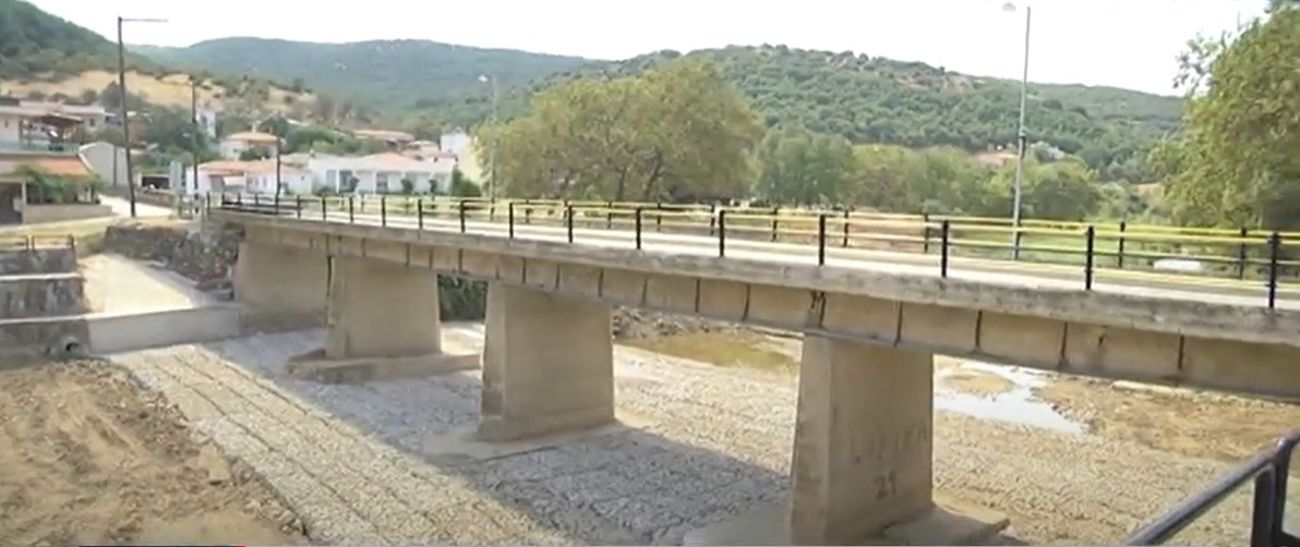 Αλεξανδρουπολη: Αποκαθίστανται οι καταστροφές της γέφυρας στον οικισμό ...