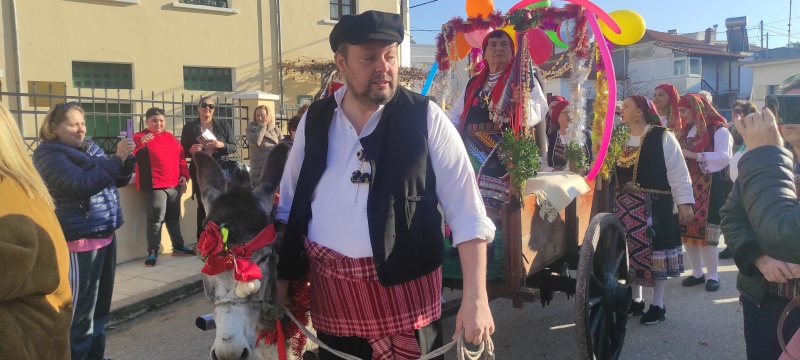 Το έθιμο της Μπάμπως αναβίωσε στην πλατεία των Μαγγάνων – DELTA TV