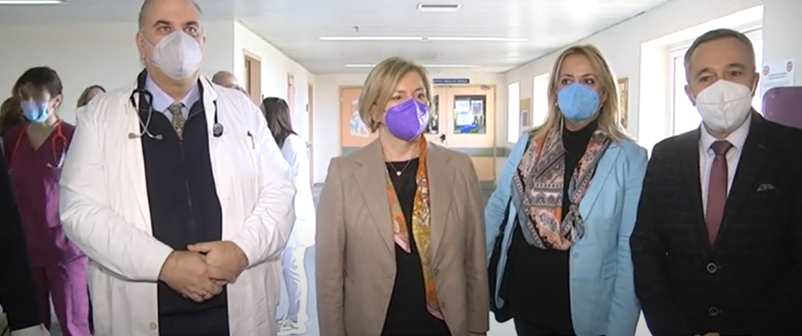 Η Αναπληρώτρια Υπουργός Υγείας Μίνα Γκάγκα επισκέφθηκε το Νοσοκομείο ...