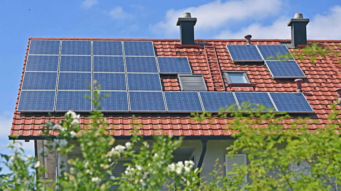 «Φωτοβολταϊκά στη Στέγη»: Άνοιξε η πλατφόρμα για την αίτηση επιδότησης ...