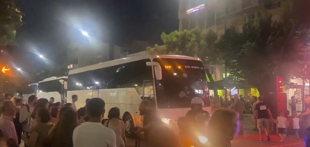 Λευκή Νύχτα Αλεξανδρούπολης: Απίστευτες εικόνες με τα λεωφορεία του ...